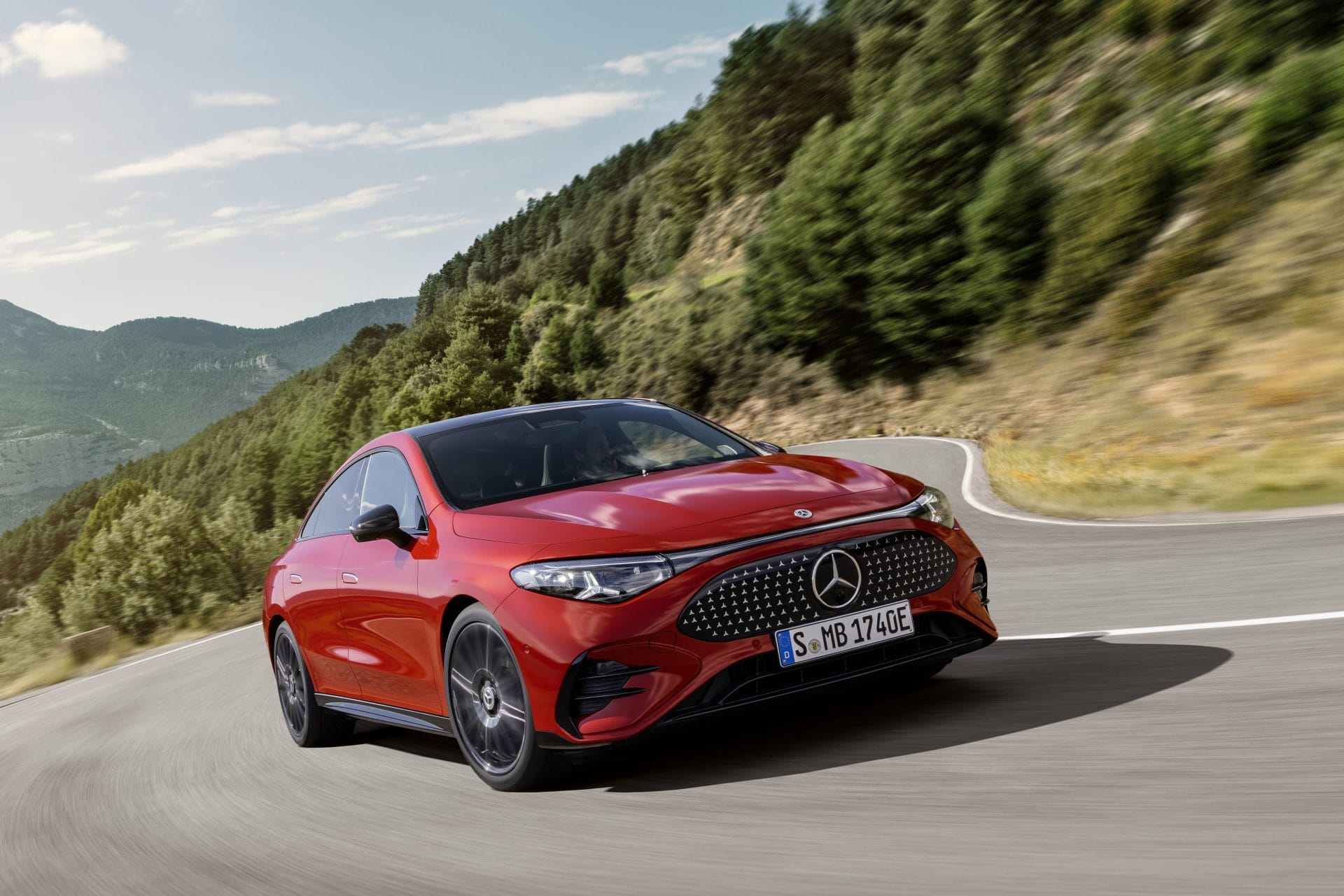 Maailman ensiesittely: Uusi Mercedes-Benz CLA - toimintamatka 792 km ja ...